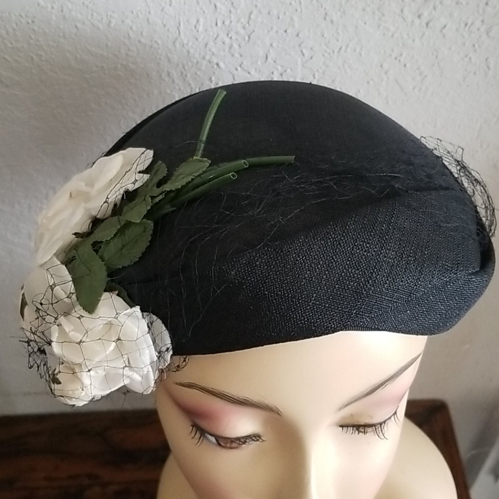 Capulet Vintage Beauty With Rose's And Rosettes - Gem